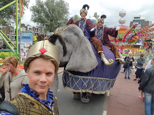 Jumbo de Olifant deze geweldige straattheater act boeken / inhuren